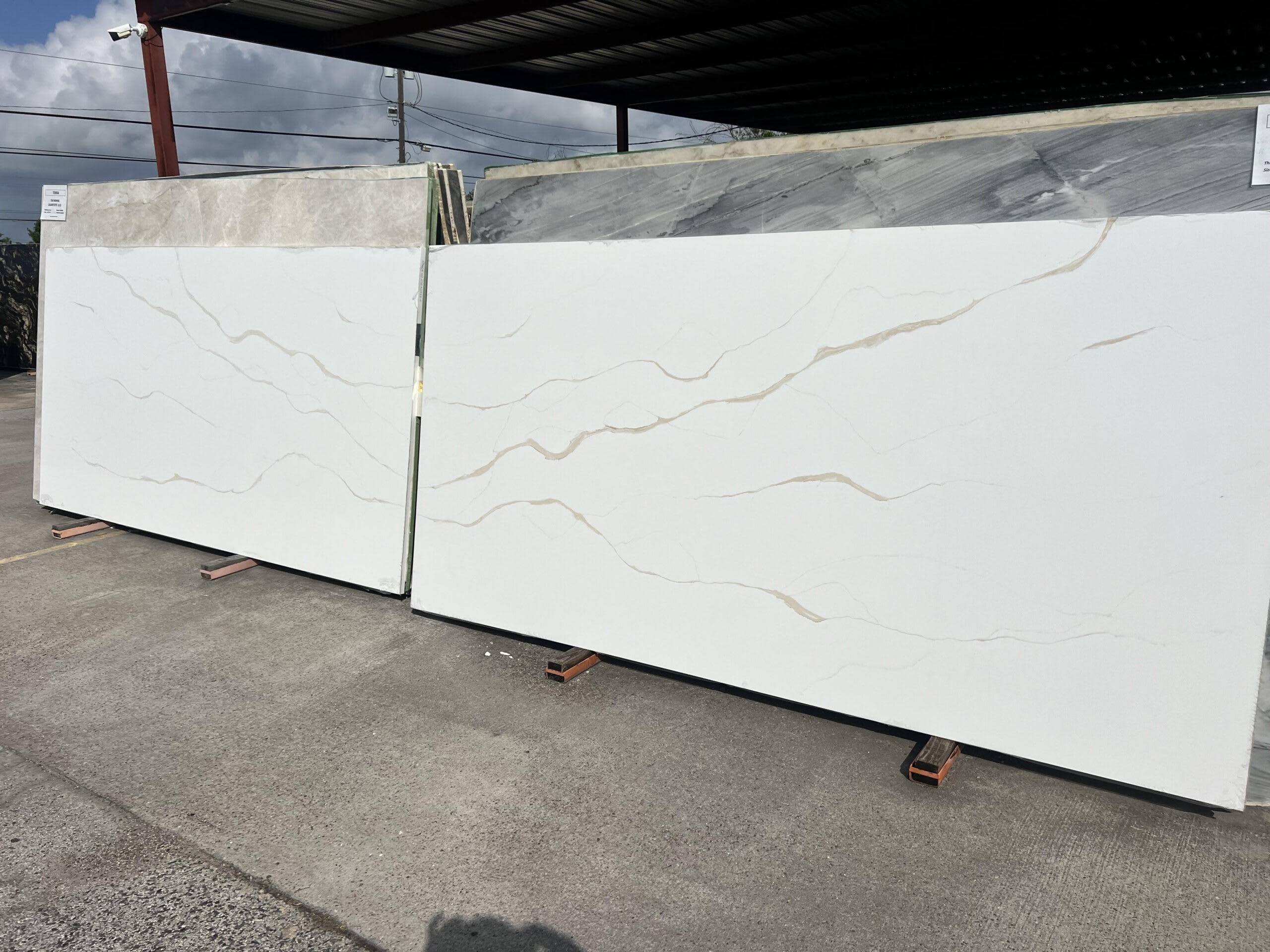 CALACATTA ROMA GOLD Quartz - StoneTrash