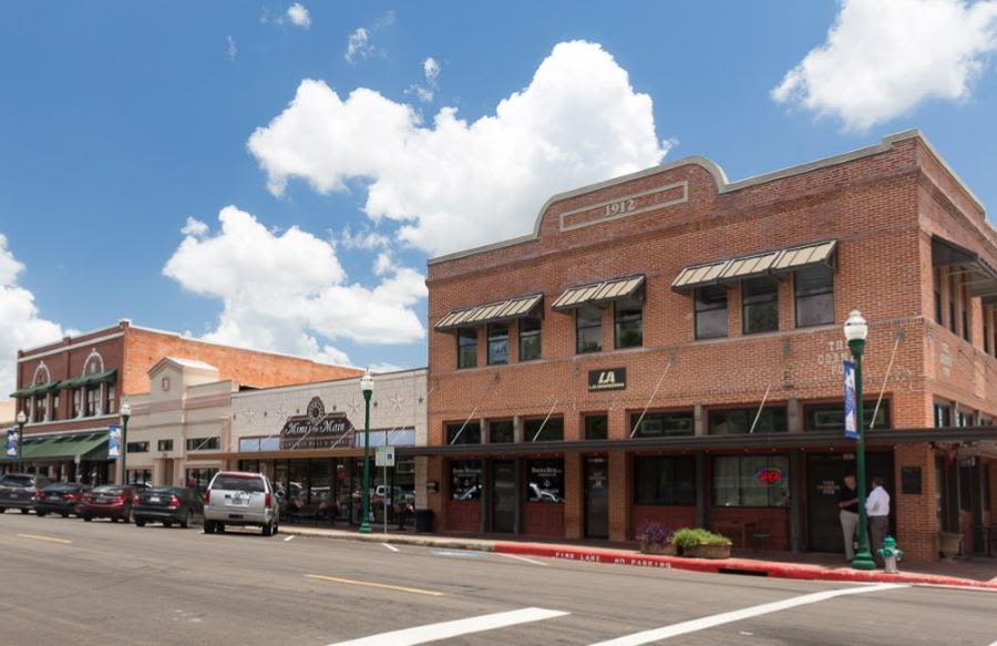 A Historical Walking Tour of Conroe, TX | Lockaway Storage