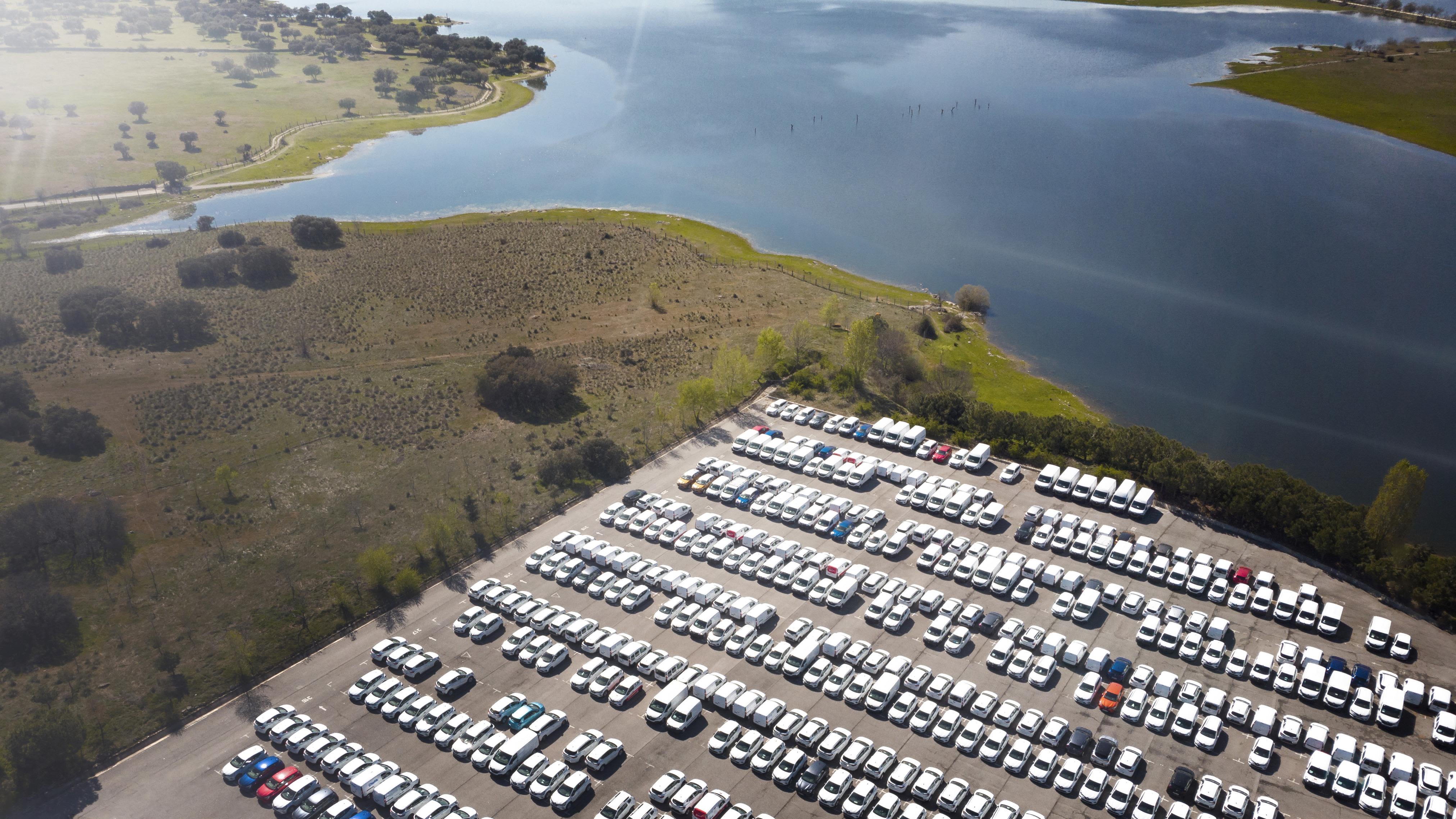 Key Factors for RV & Boat Storage: Find the Perfect Spot