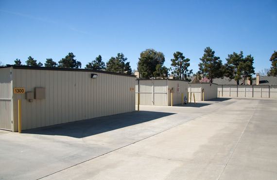 Self Storage units in Fresno, CA | 3502 W San Jose Ave | Derrel's Mini ...