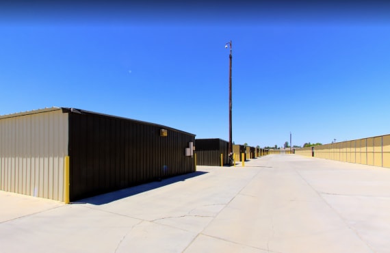 Self storage units in Bakersfield, CA from $45 | 3201 Calloway Dr ...