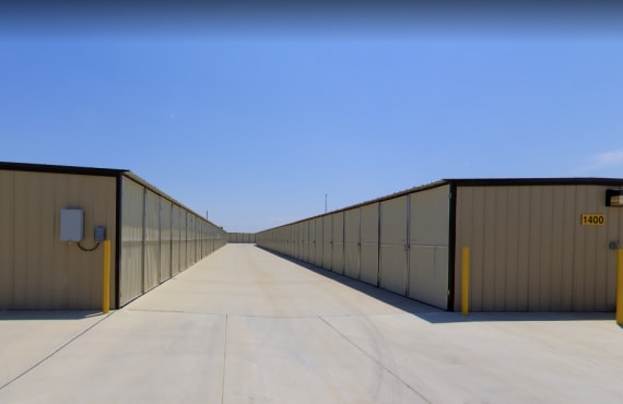 Derrel's self storage & RV units in Bakersfield, CA from $55
