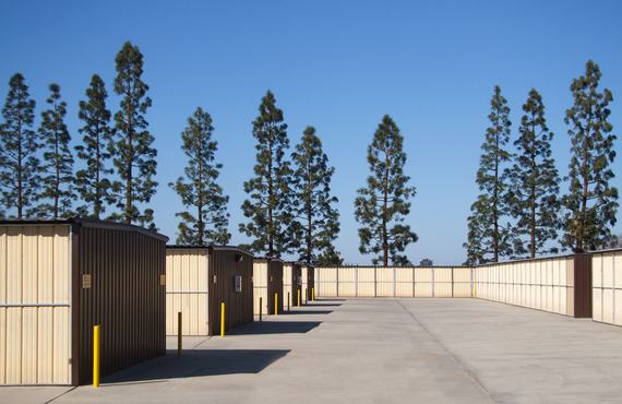 Derrel's self storage units in Fresno, CA from $46 | Call to store!