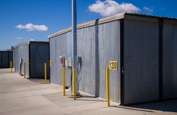 Derrel's self storage units Fresno, CA from $28 | Call to store!