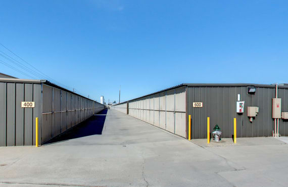 Self storage units in Fresno, CA from $42 | 1441 N Clovis Ave | Derrel ...