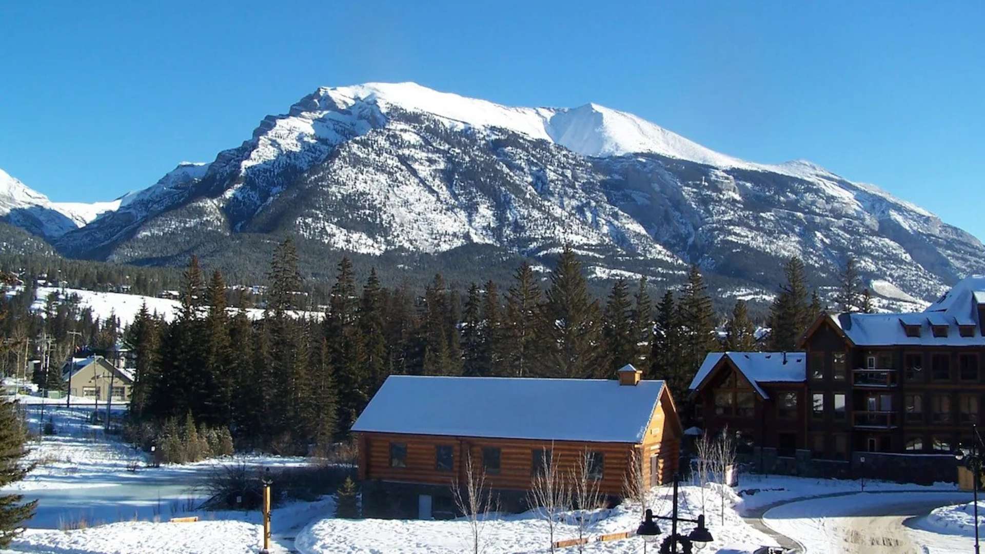 Rundle Cliffs Lodge