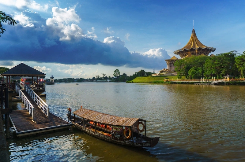 Kuching Waterfront in Sarawak, Malaysia | Day Tripe with Sunleisureworld