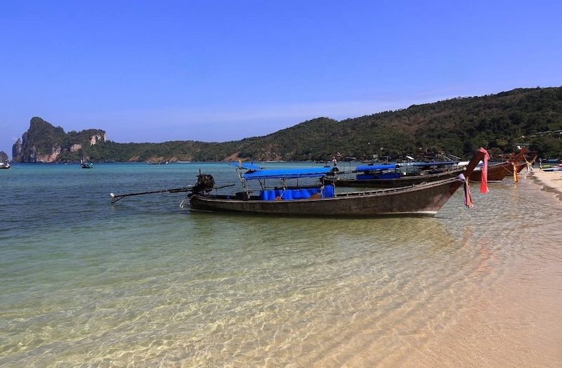 Loh Dalum Bay in Phi Phi Island, Thailand | Day Tripe with Sunleisureworld