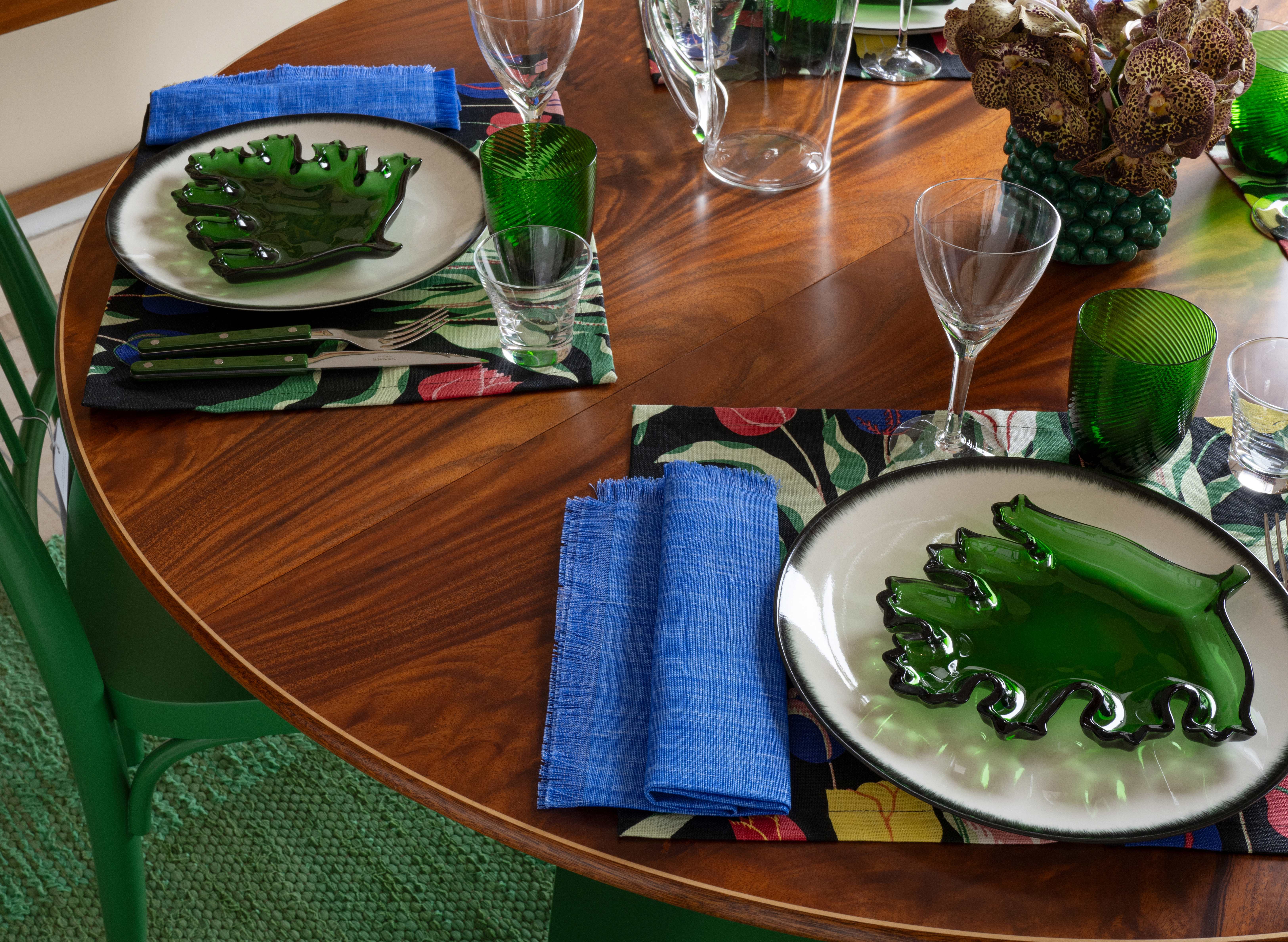 Shop decorative & elegant napkins & napkin holders at Svenskt Tenn