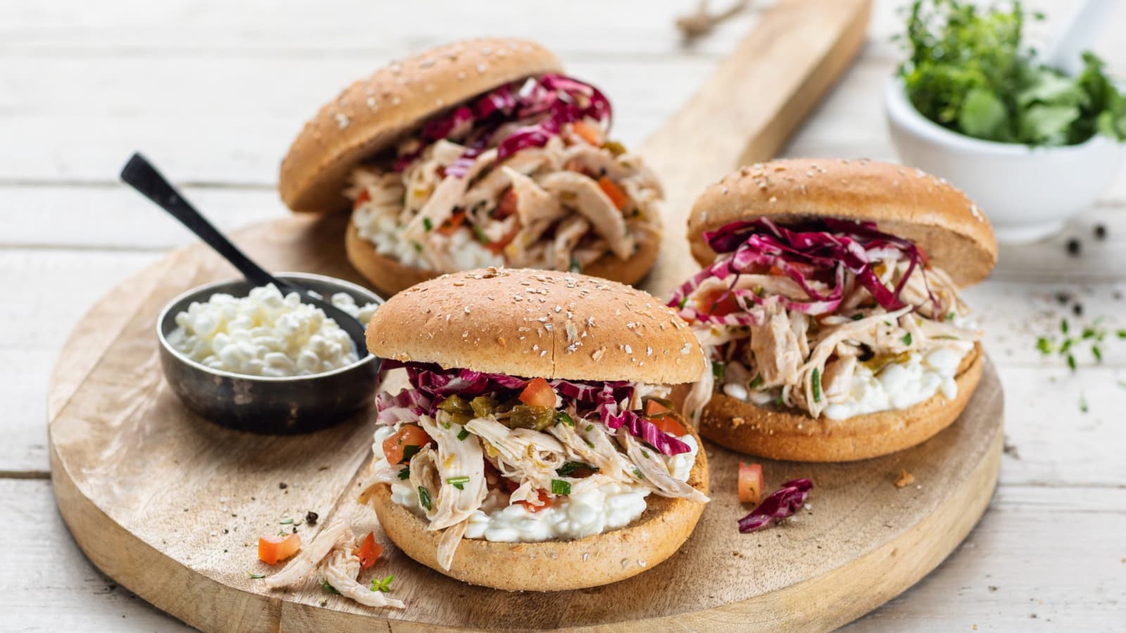 Burger au poulet effiloché - Recette | Swissmilk