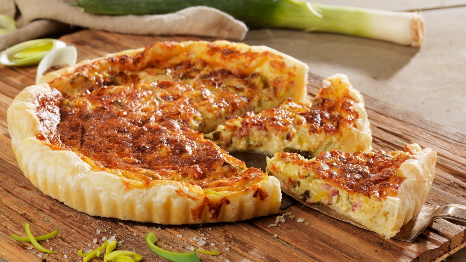 Quiche aux lardons et aux poireaux - Recette | Swissmilk