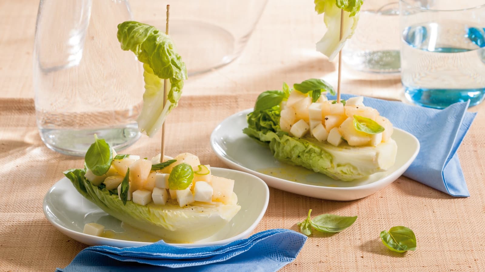 Mini-Lattich mit Melonen-Mozzarella-Salat - Rezept | Swissmilk