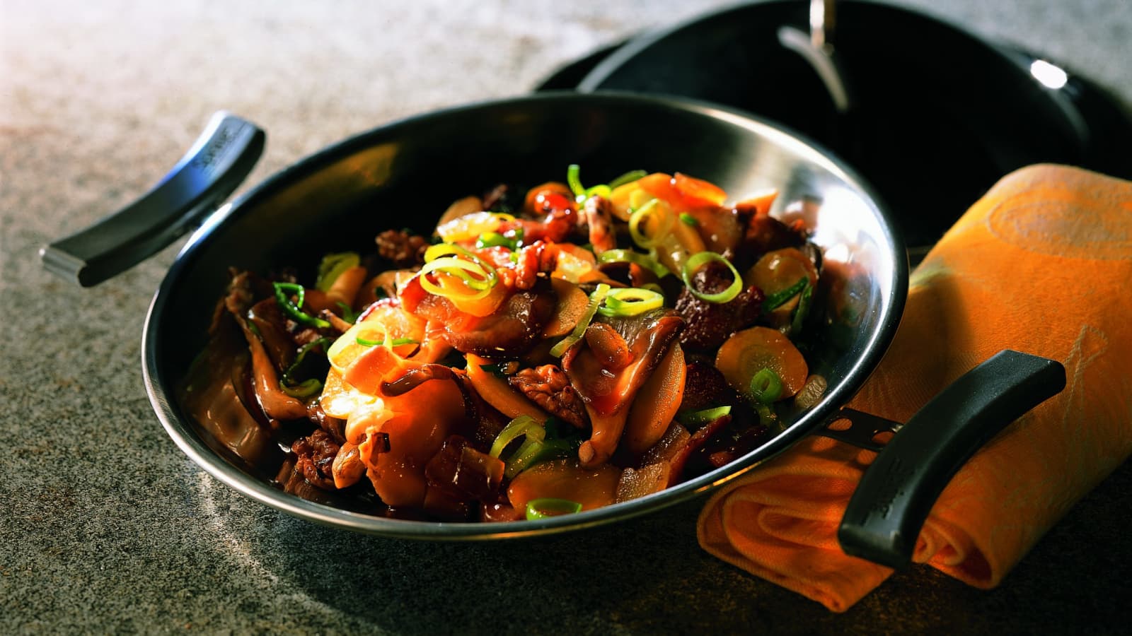 Pleurotes sautés à l'émincé de porc - Recette | Swissmilk