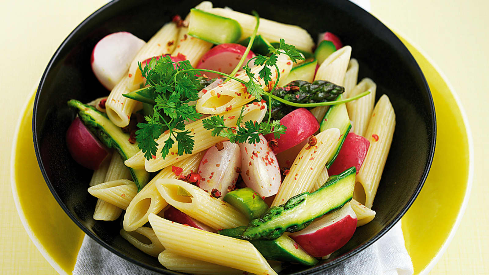 Spargelpasta mit Radiesli - Rezept | Swissmilk