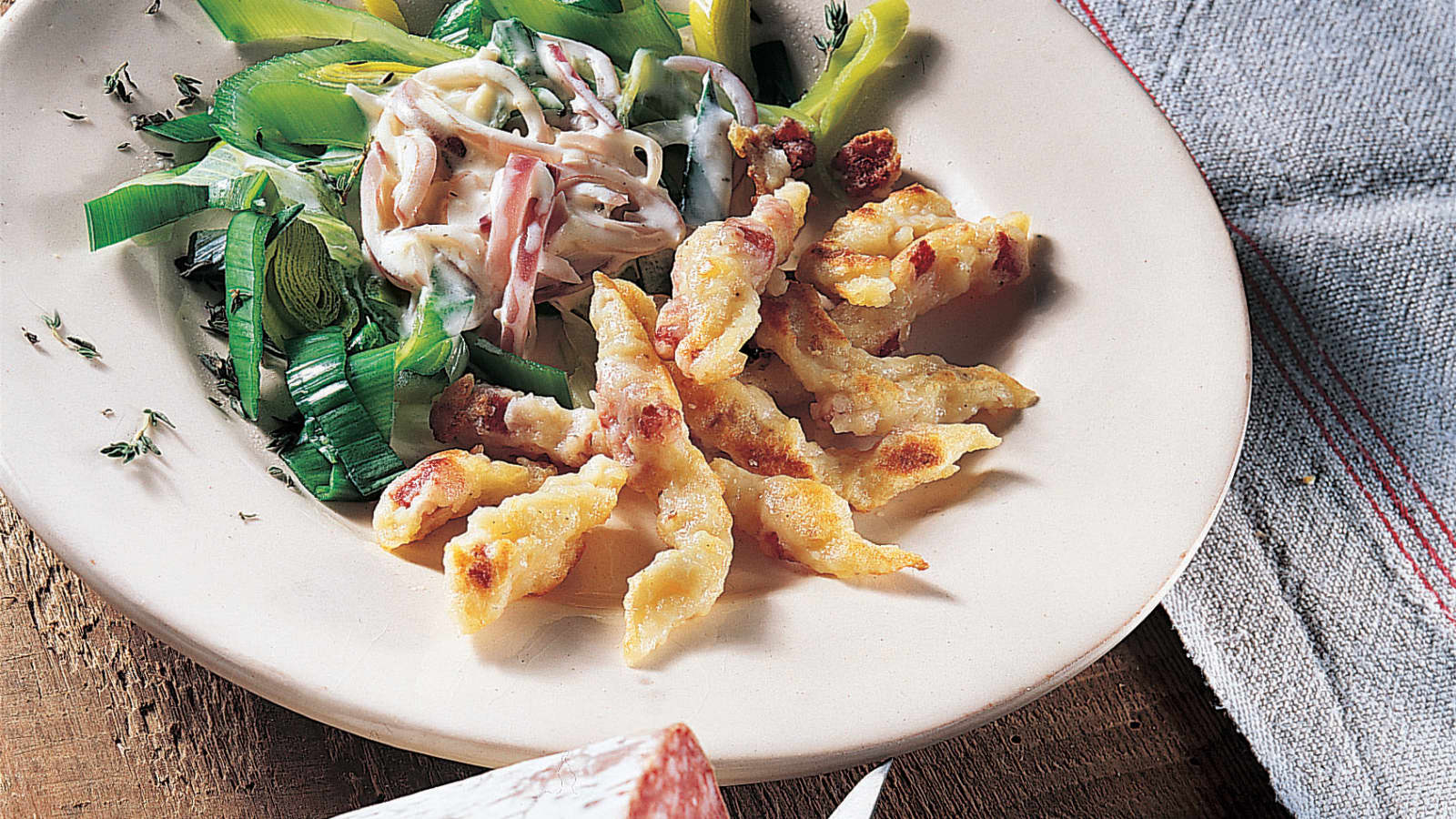 Wurst-Pizokel auf Rahm-Lauch - Rezept | Swissmilk