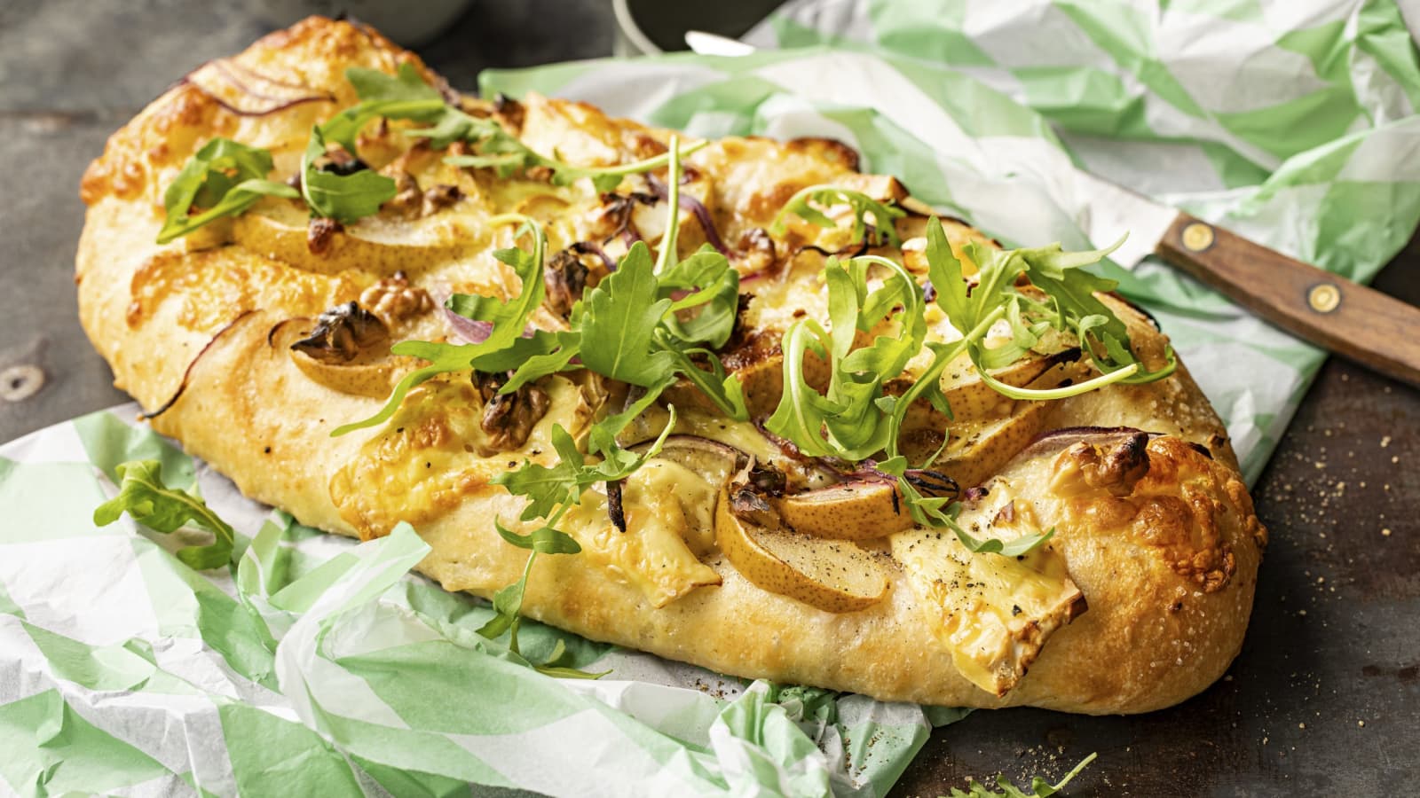 Naan-Brot-Pizza mit Birnen und Brie - Rezept | Swissmilk