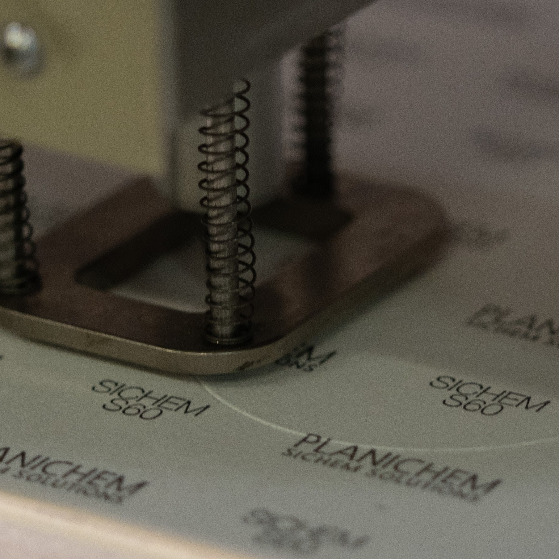 Vi produserer pakninger og tetninger – skreddersydd, raskt og presist ...