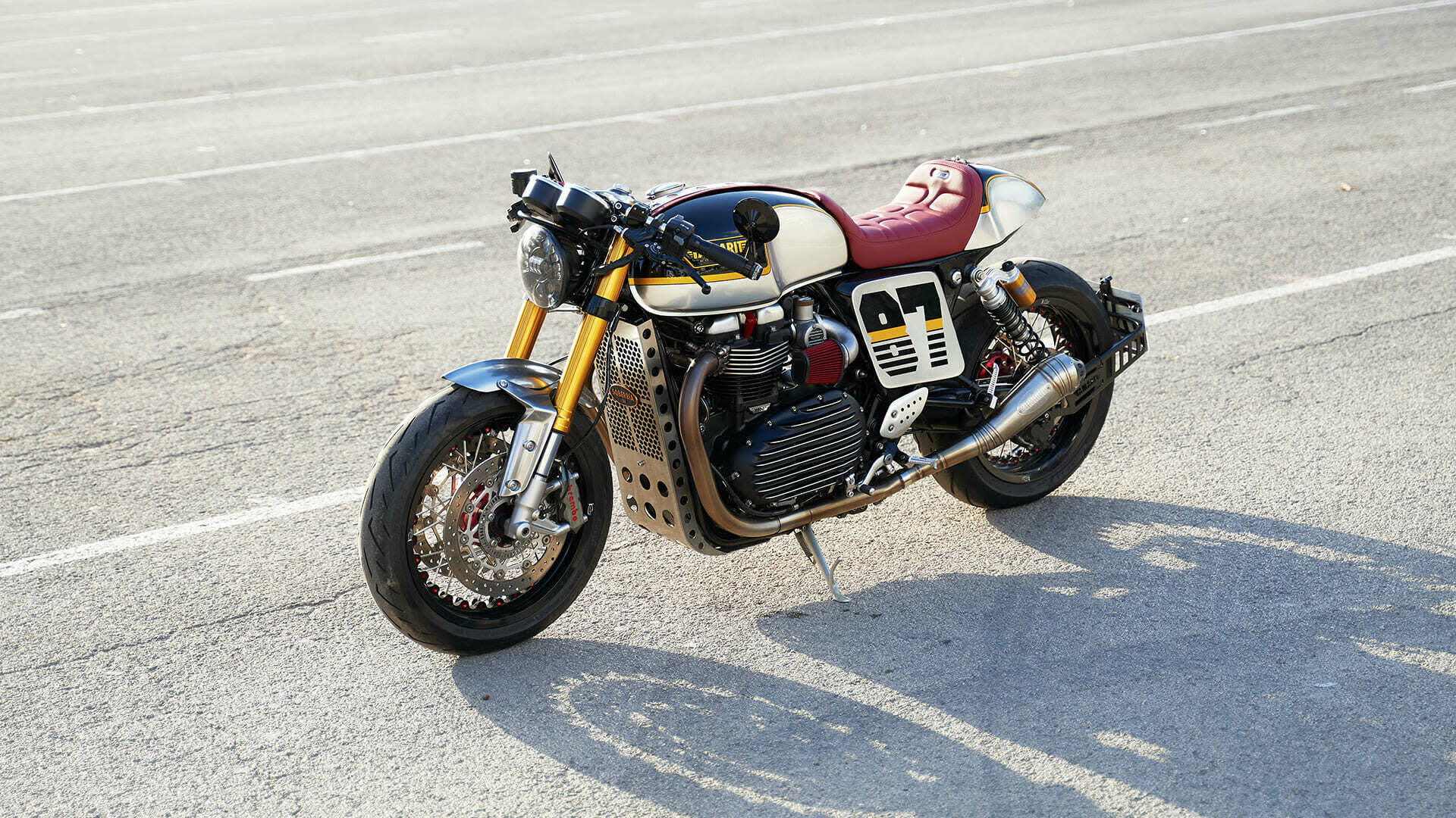 Tamarit 84 | Una combinación explosiva para una Thruxton 1200R cafe racer.