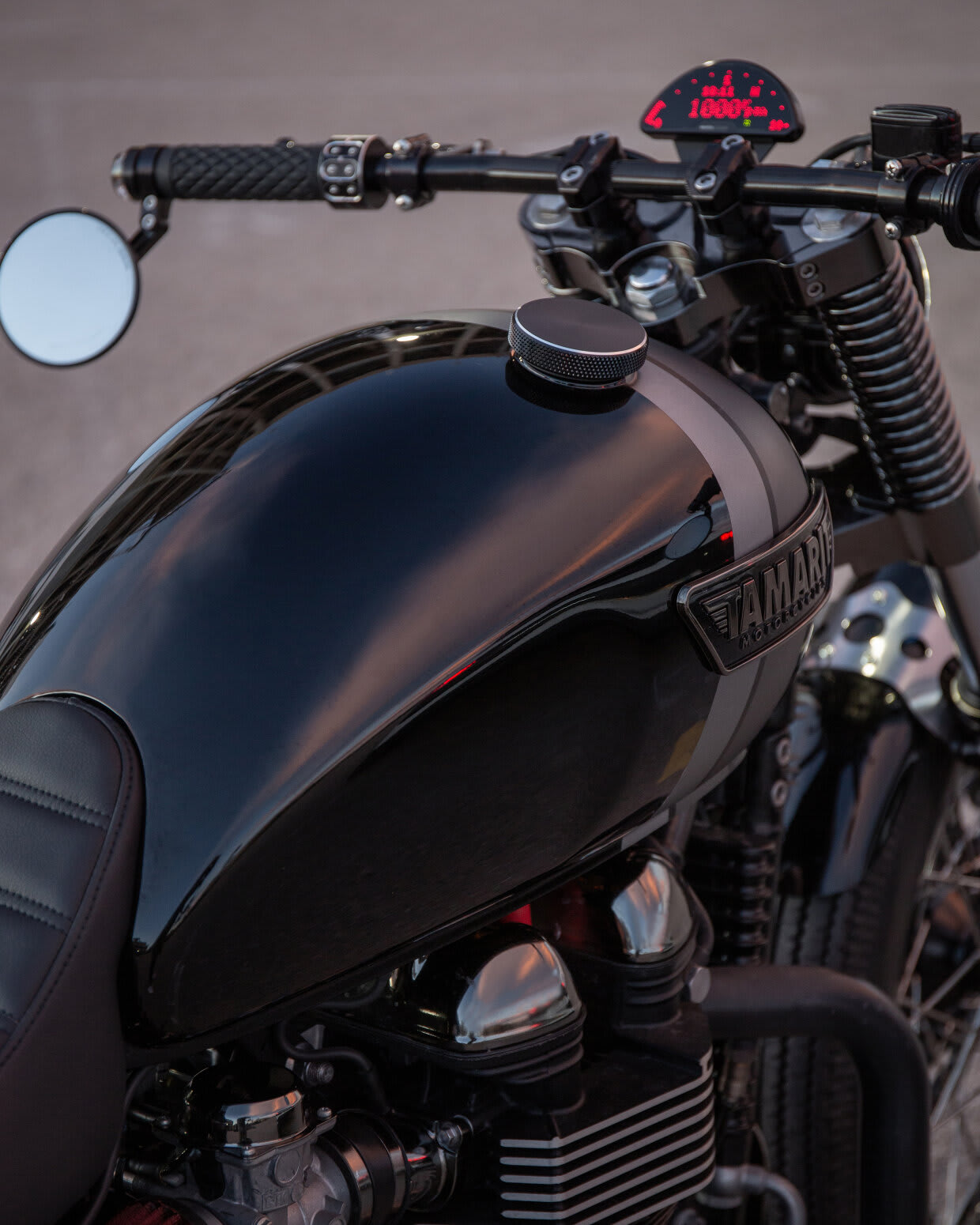 127 Belluma | A Bonneville T100 adapted to Brat Style