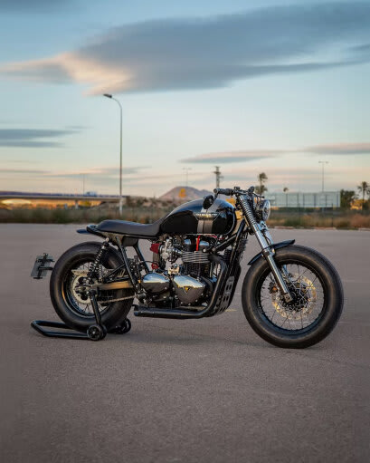 Brat Style motorcycle | Triumph Brat Style custom by Tamarit Motorcycles