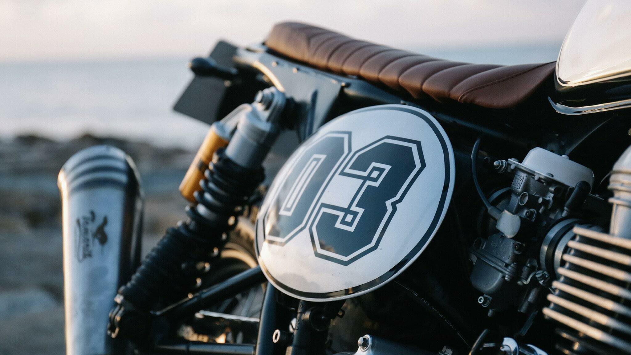 Moto Tamarit número 16 | Pantera estilo street con motor Triumph