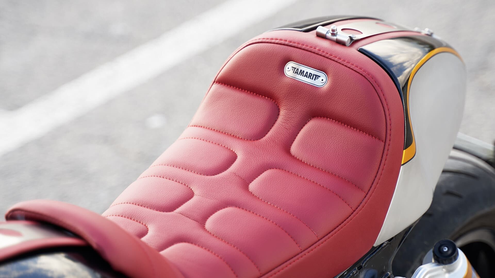 Tamarit 84 | Una combinación explosiva para una Thruxton 1200R cafe racer.