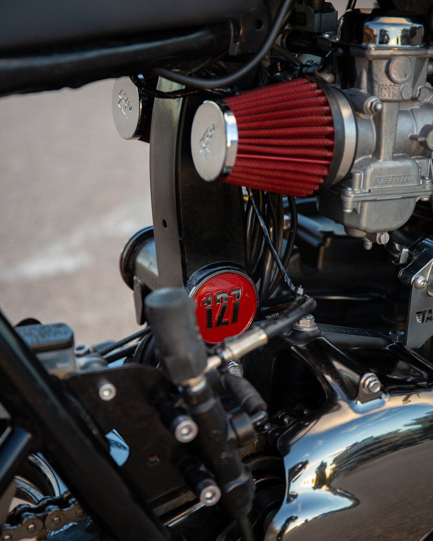 127 Belluma | A Bonneville T100 adapted to Brat Style