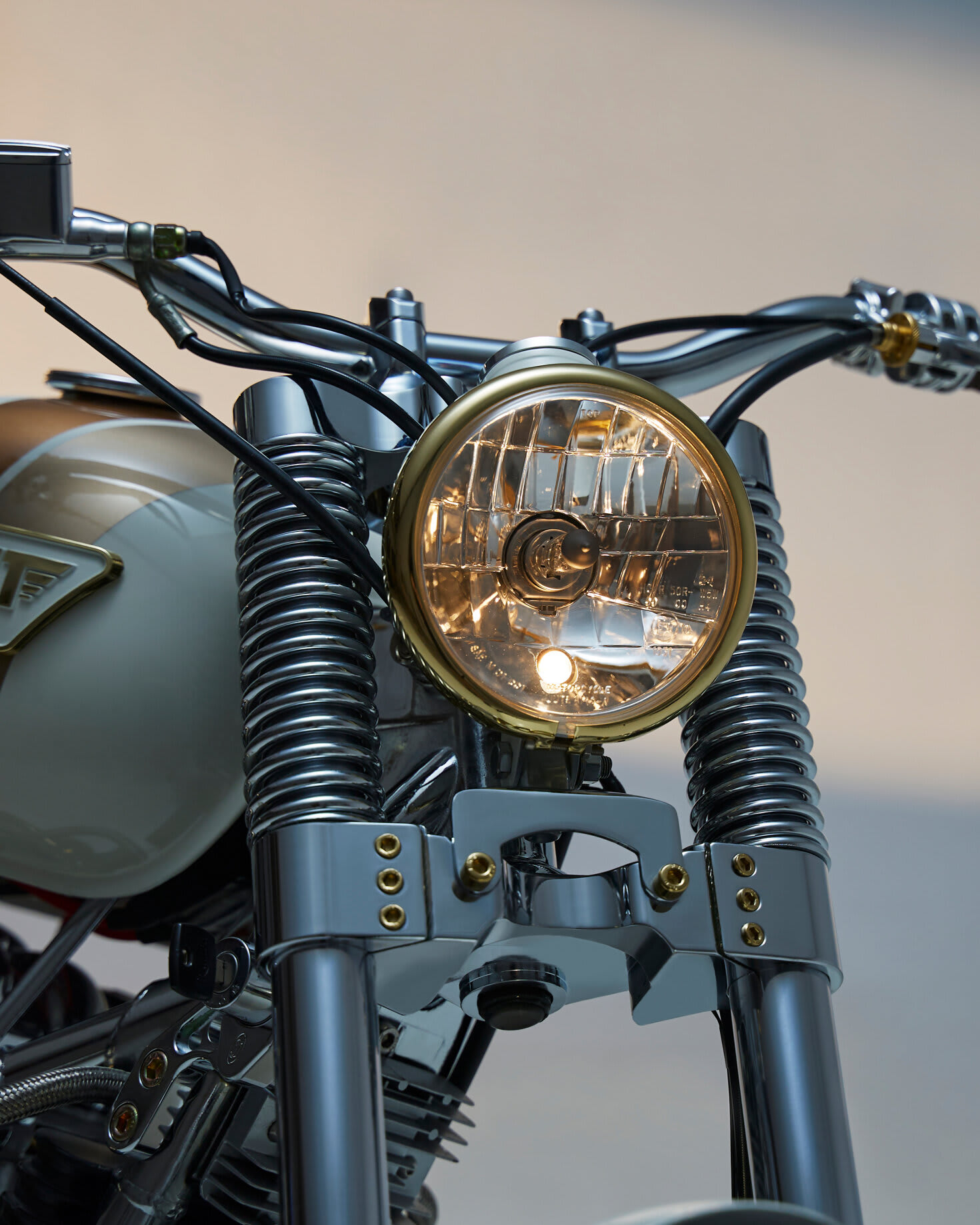 137 Phantom | Tracker Style, Classic Racing Aesthetics