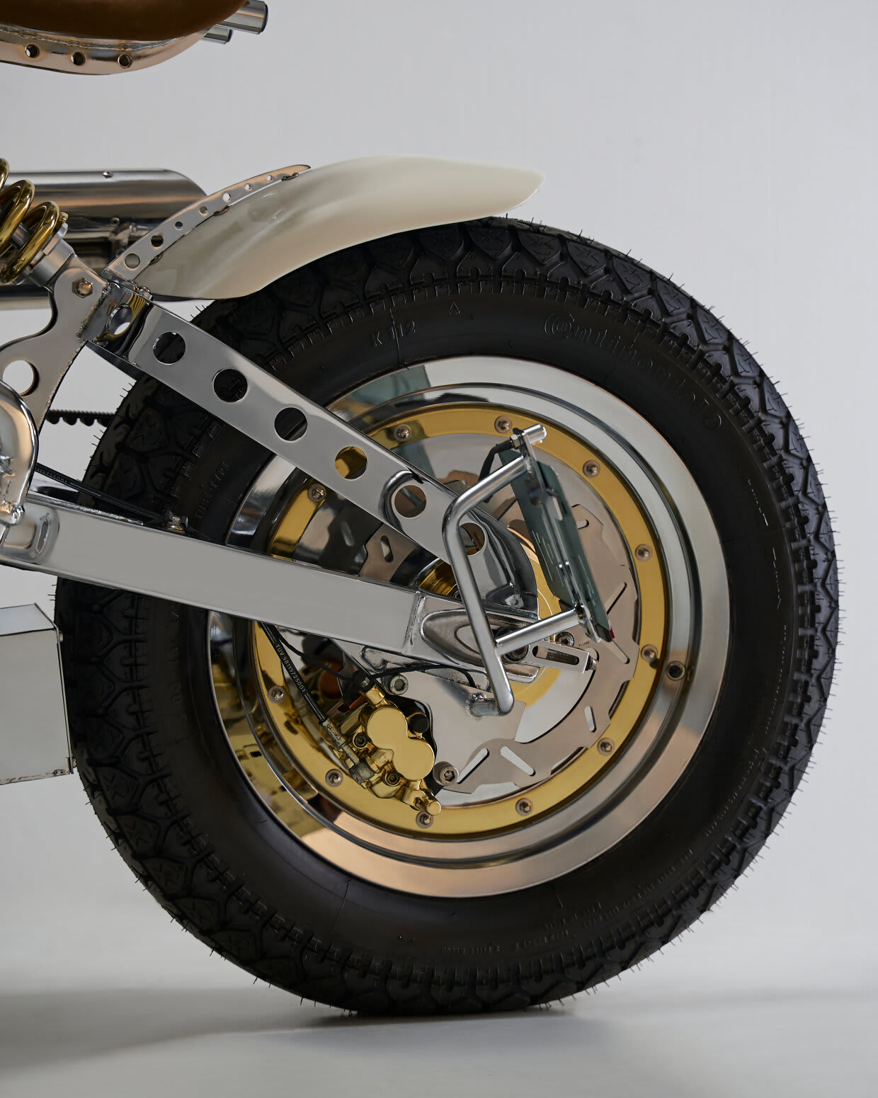137 Phantom | Tracker Style, Classic Racing Aesthetics