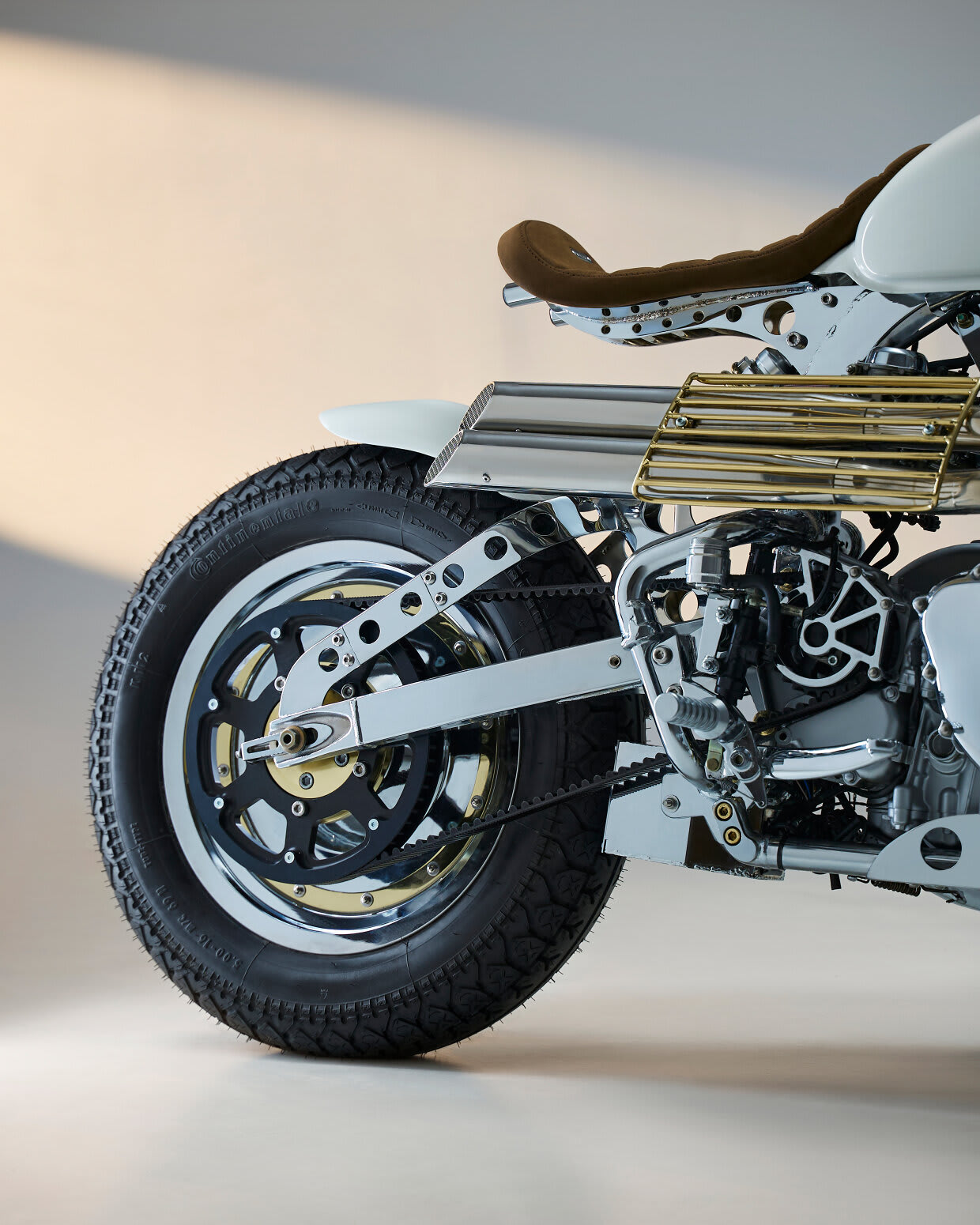 137 Phantom | Tracker Style, Classic Racing Aesthetics