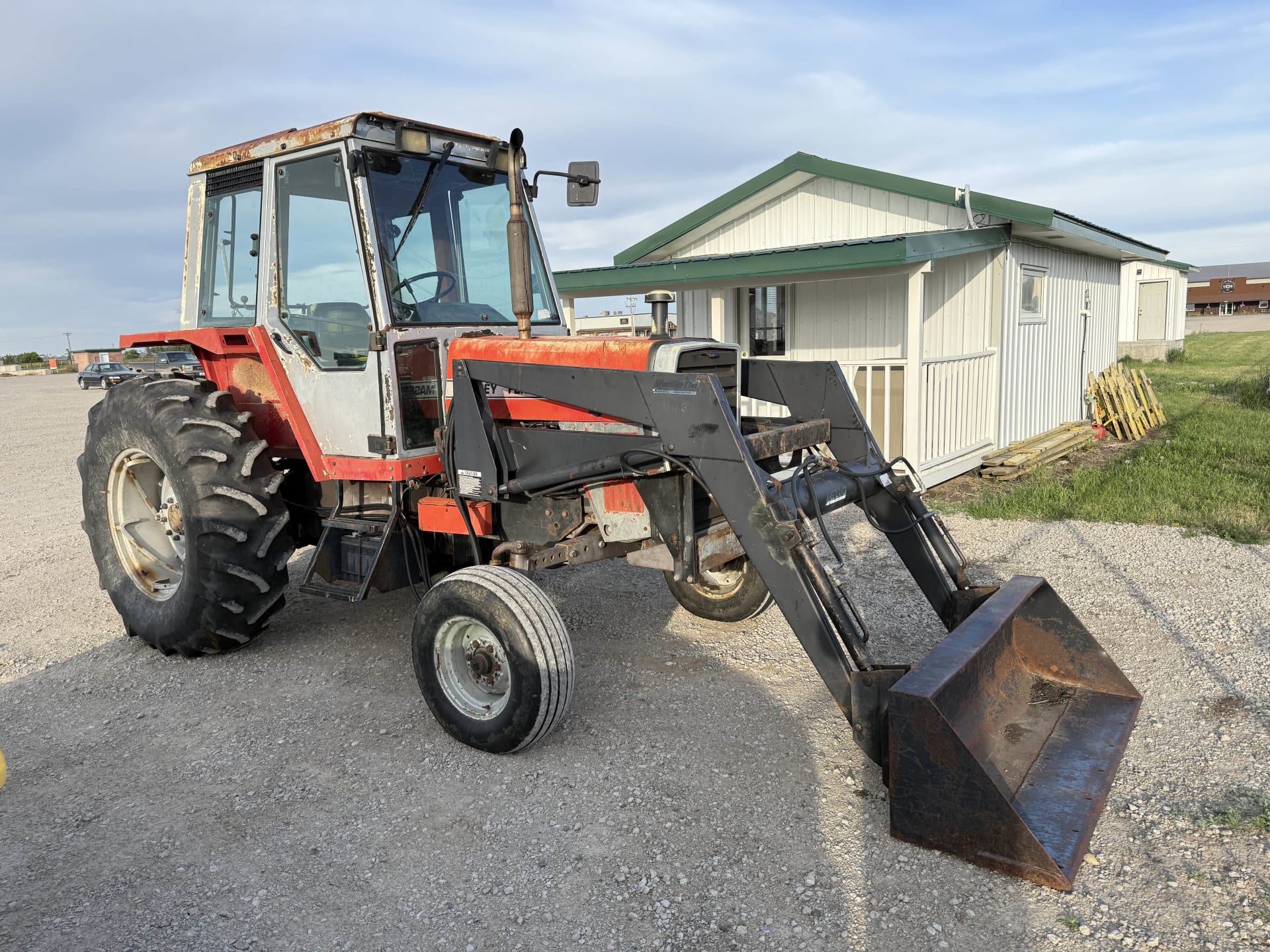 Massey Ferguson 690 Tractor