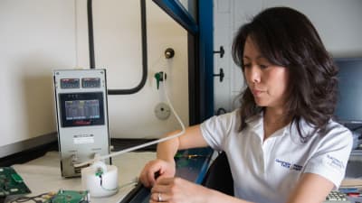 Tiny Wireless Sensing Device Alerts Users to Telltale Vapors Remotely ...