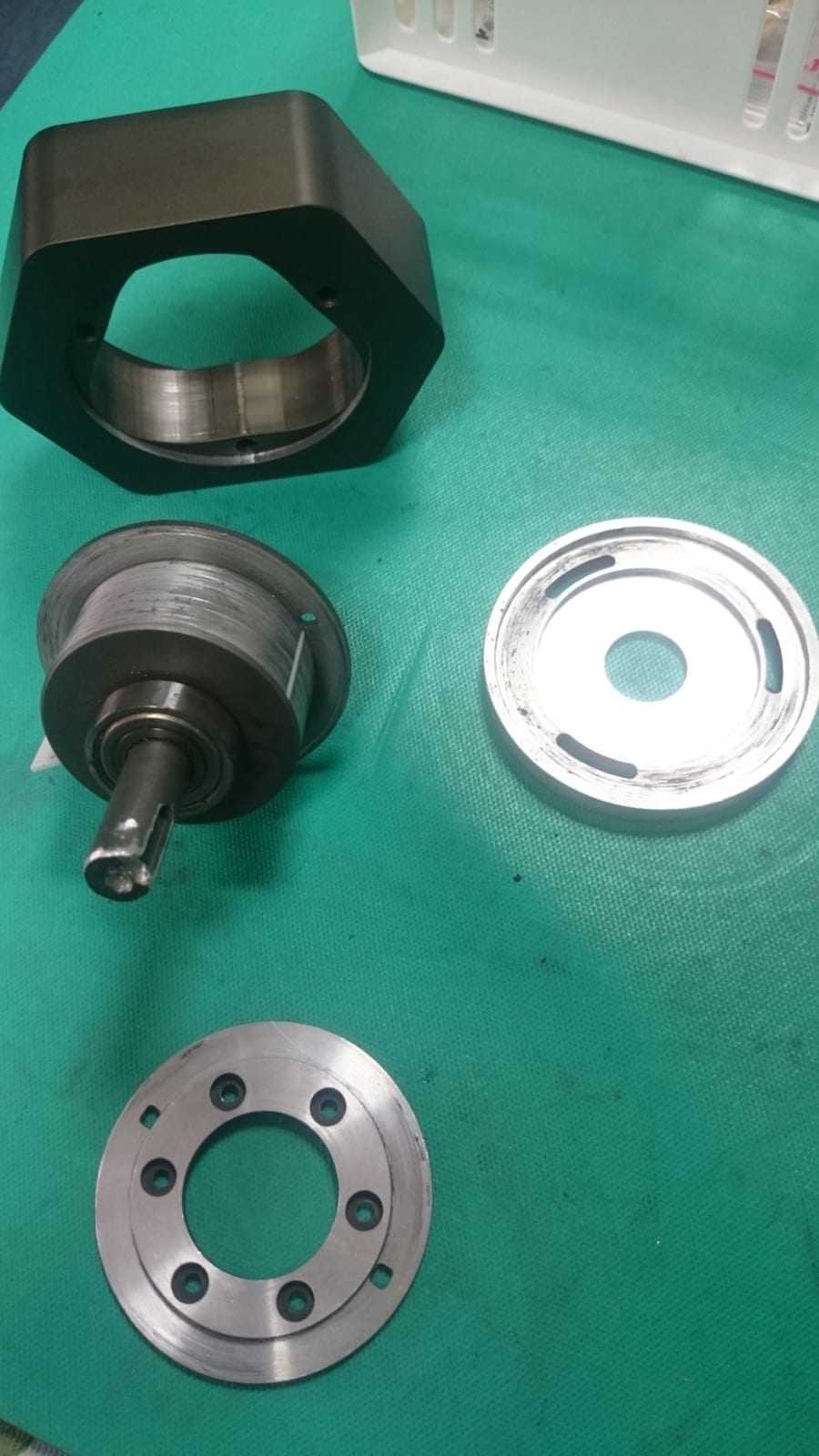 Valve-less Single Sliding Vane Rotary Compressor with Three-lobe Inner ...