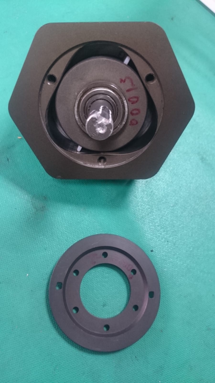 Valve-less Single Sliding Vane Rotary Compressor with Three-lobe Inner ...