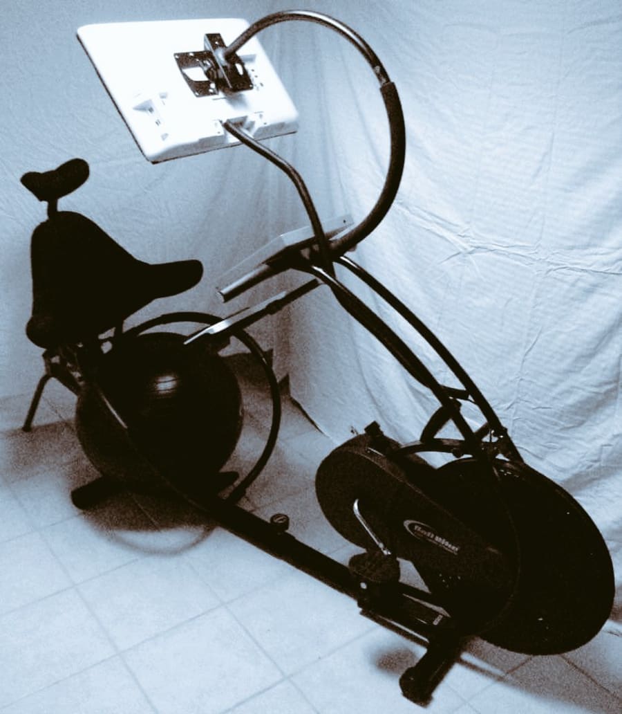 Ergo-gym Computer Workstation