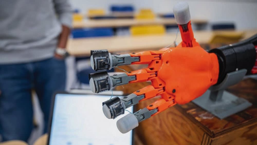 Smart Electronic Skin for Robots and Prosthetics - Tech Briefs