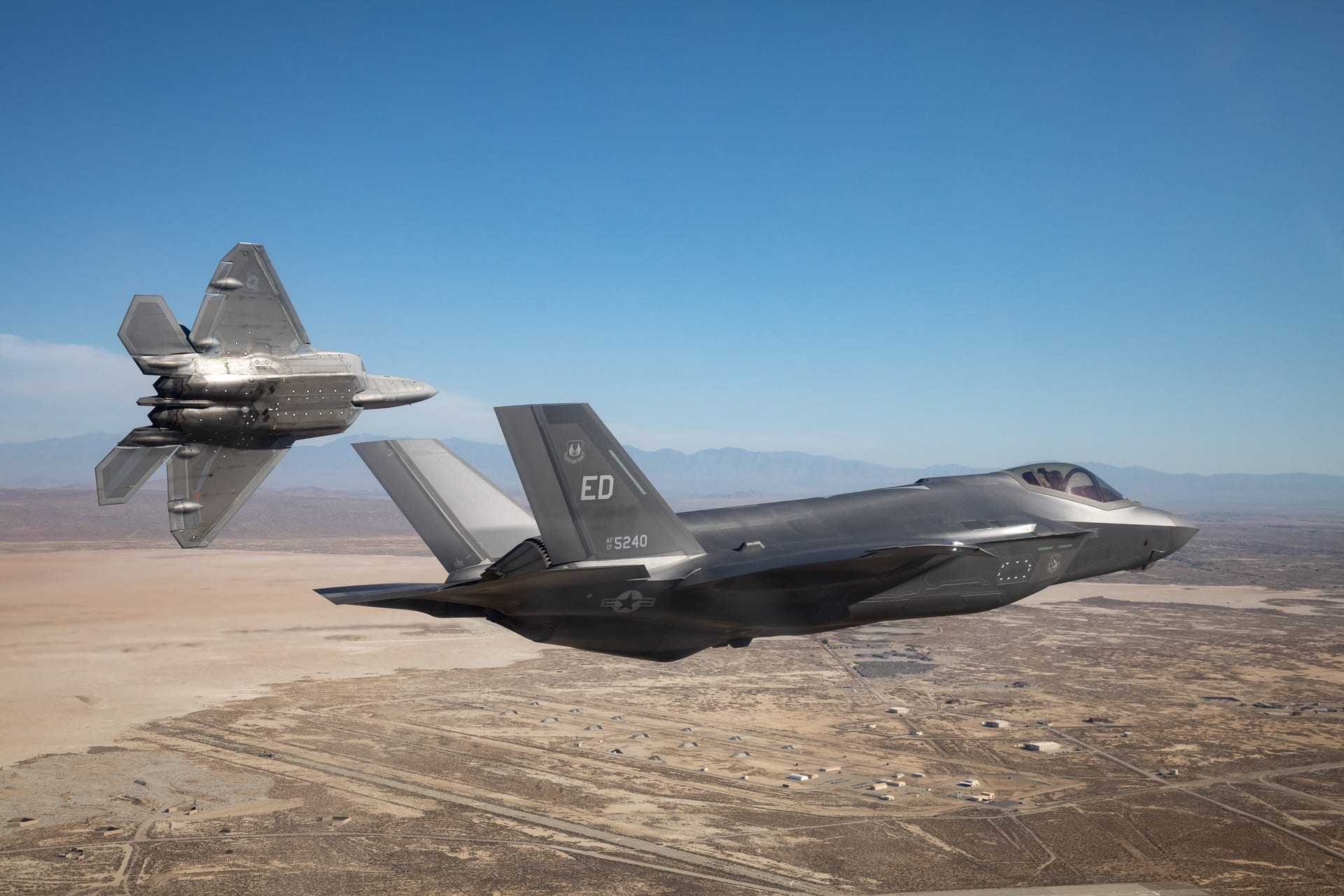 AFMC Completes First Ever Flight of F-35 with F-22 Software - Mobility ...