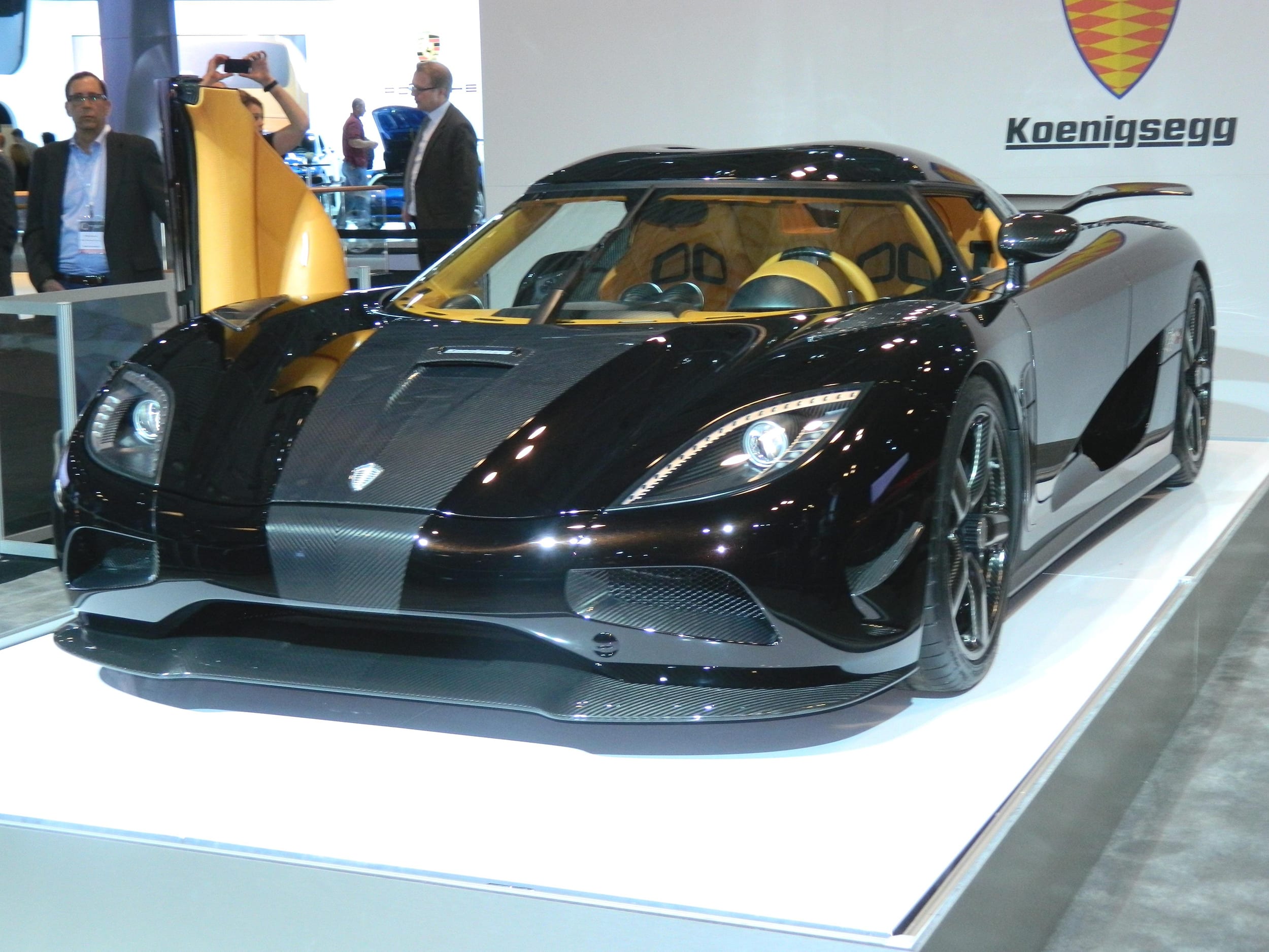 Koenigsegg Returns to U.S. Market with Carbon-Fiber 'Hypercar ...