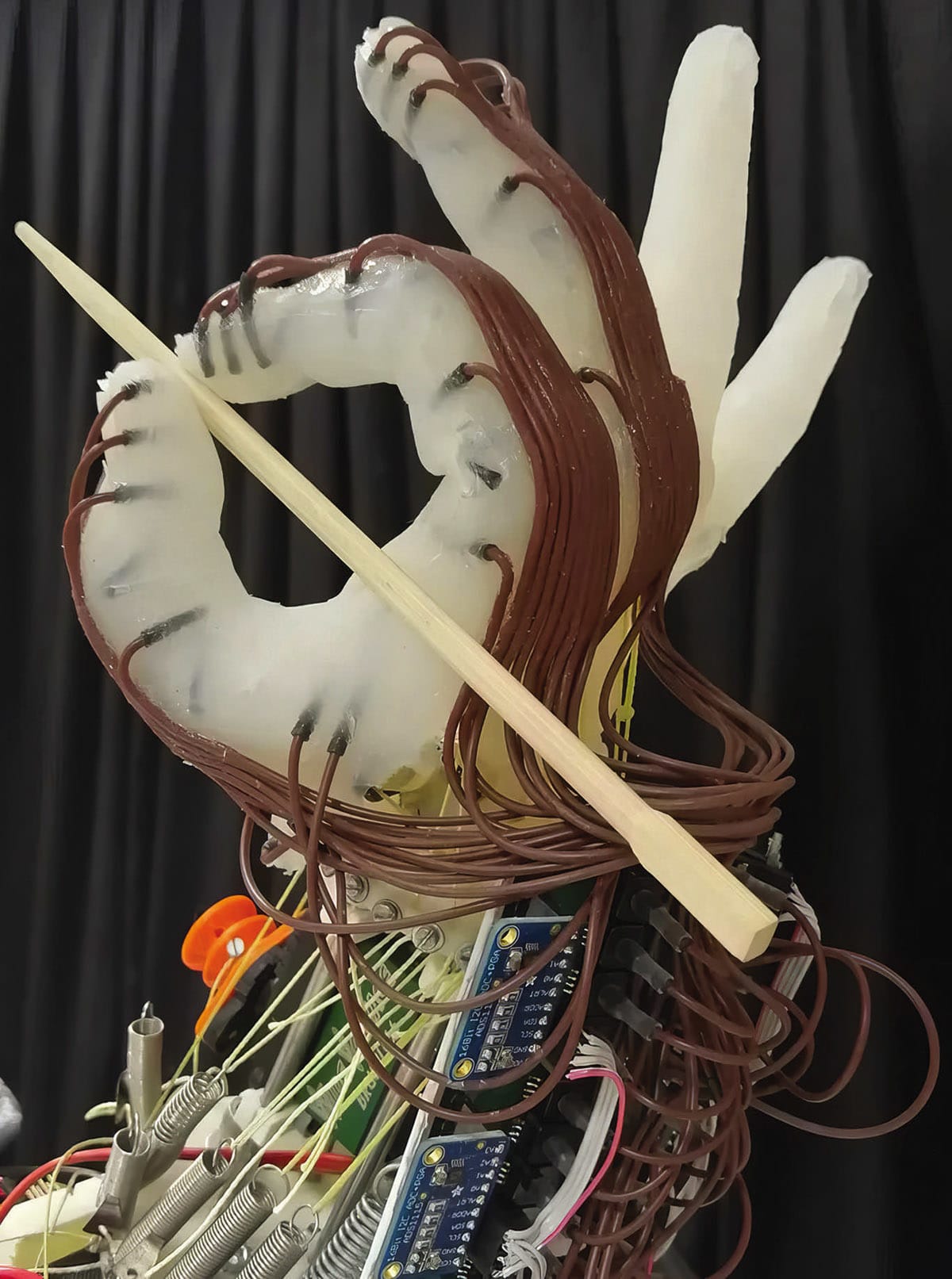 Improved Grasping with an Energy-Efficient Robotic Hand - Tech Briefs