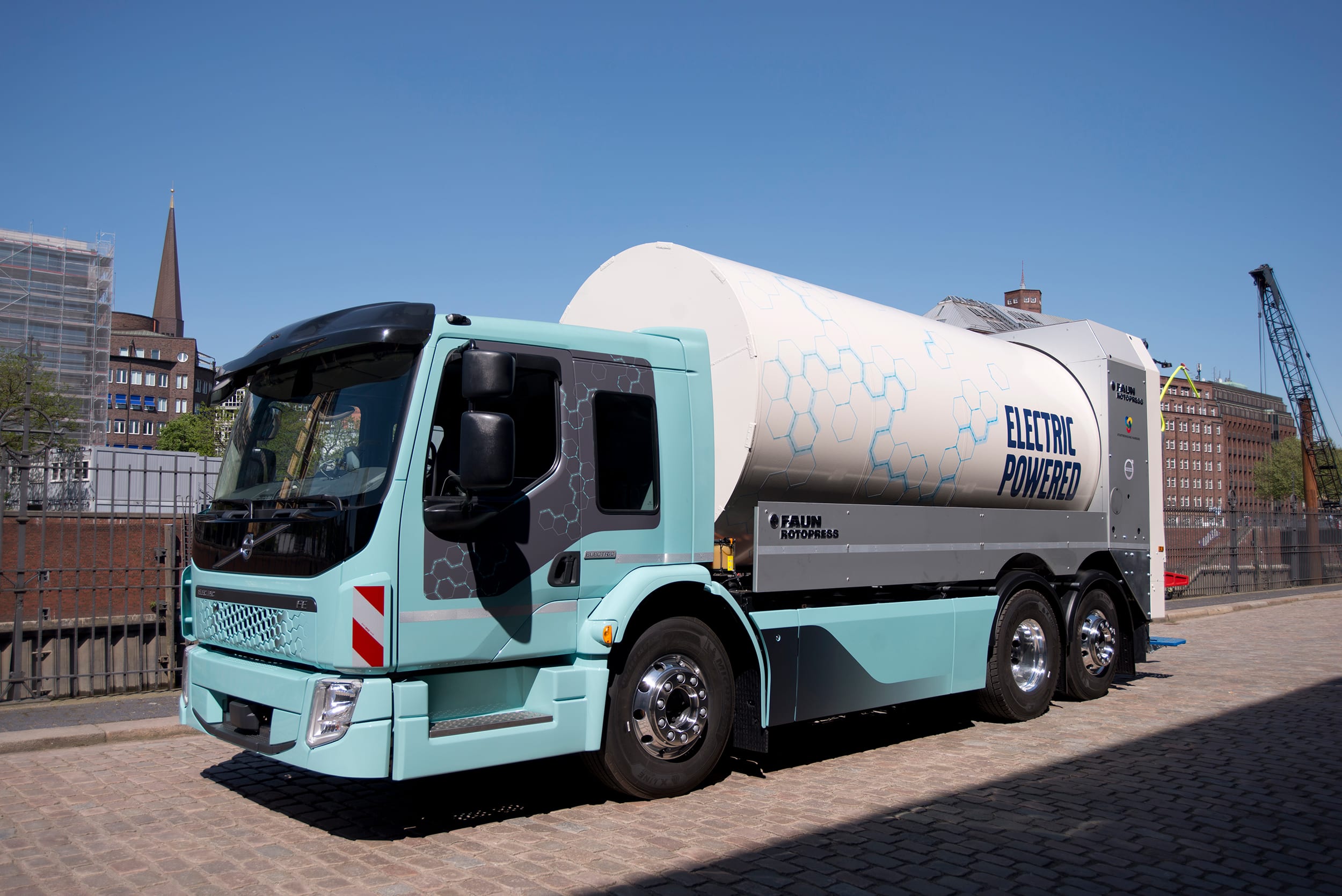 Volvo Trucks Accelerates Electric Truck Debuts - Mobility Engineering ...