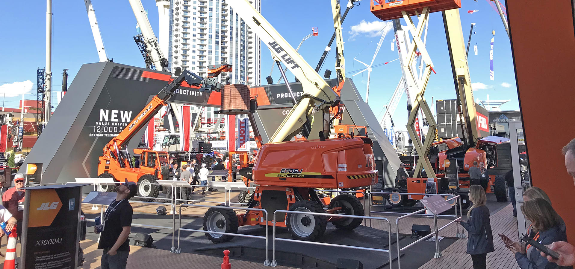 JLG Develops Self-Leveling Boom Lift - Mobility Engineering Technology