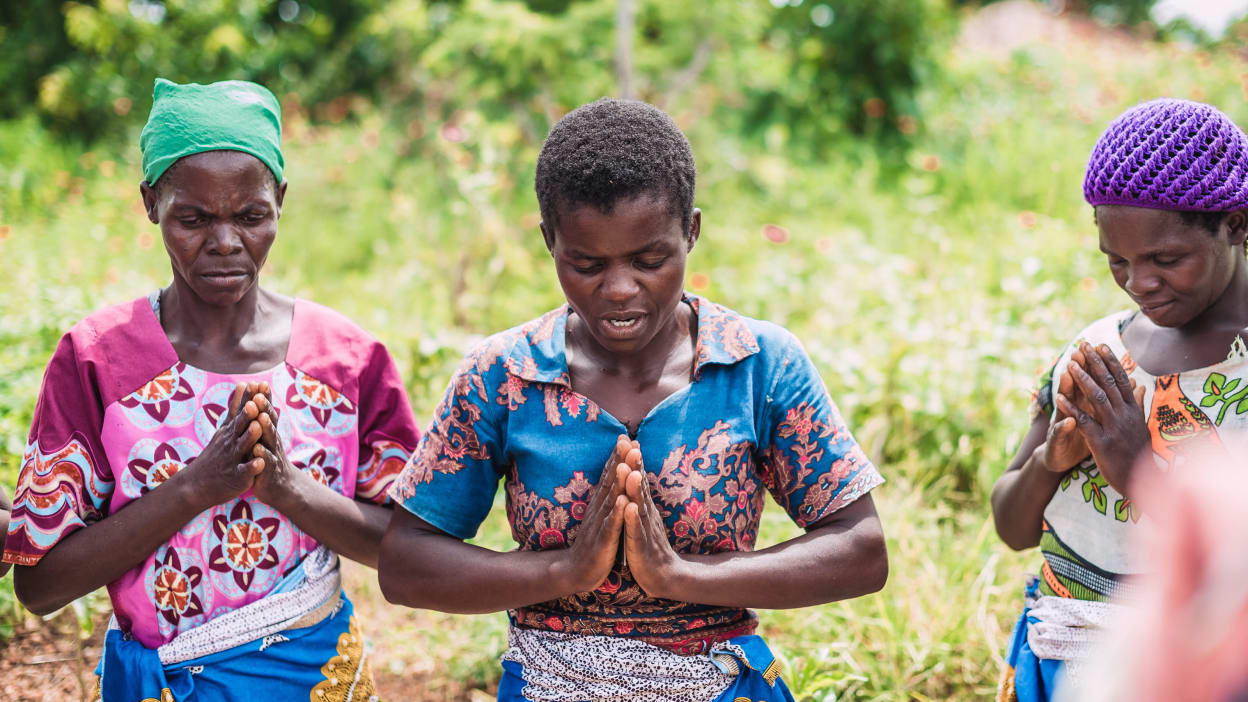 Prayer in the park - Tearfund