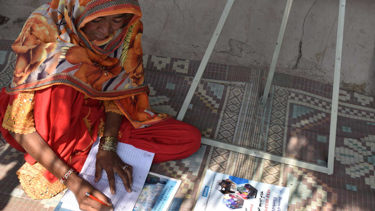 Empowering women through literacy: a Pakistan story - Tearfund