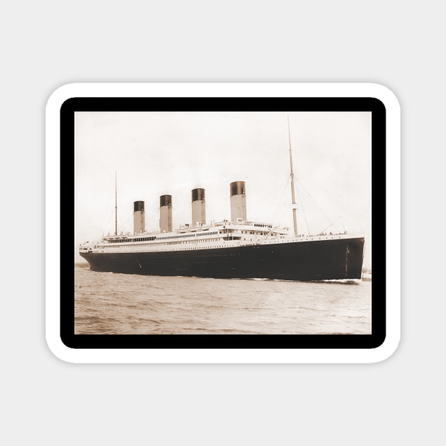 RMS Titanic Leaves Port At Southampton (1912) - Titanic - Magnet | TeePublic