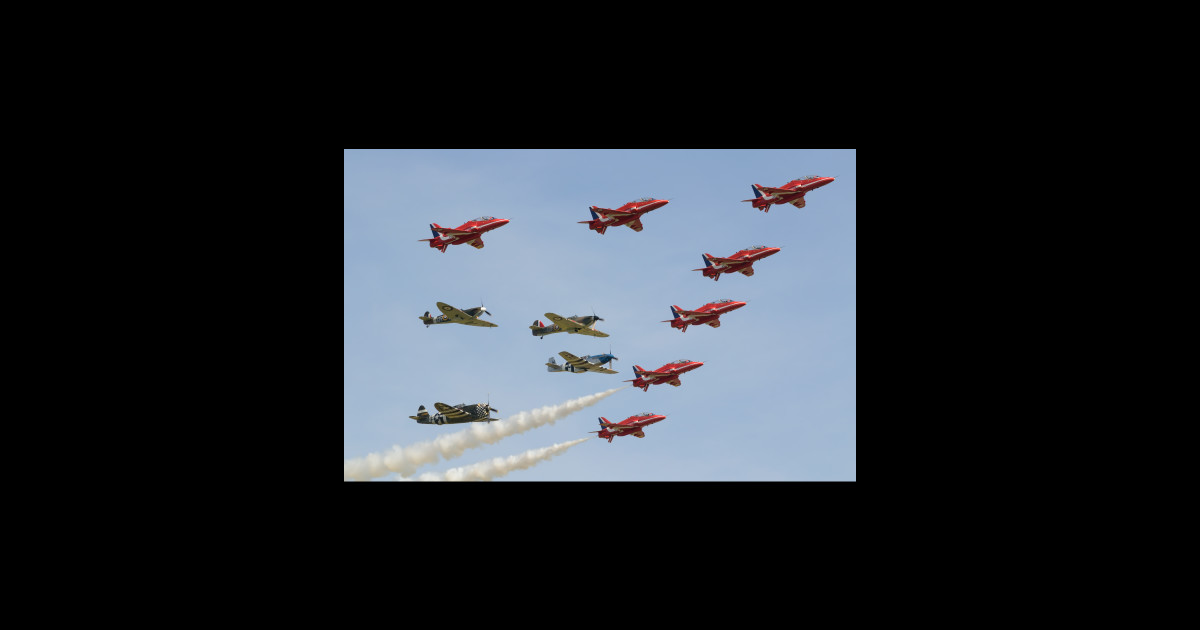 The Red Arrows with 'Eagle Squadron' - Red Arrows - Posters and Art ...