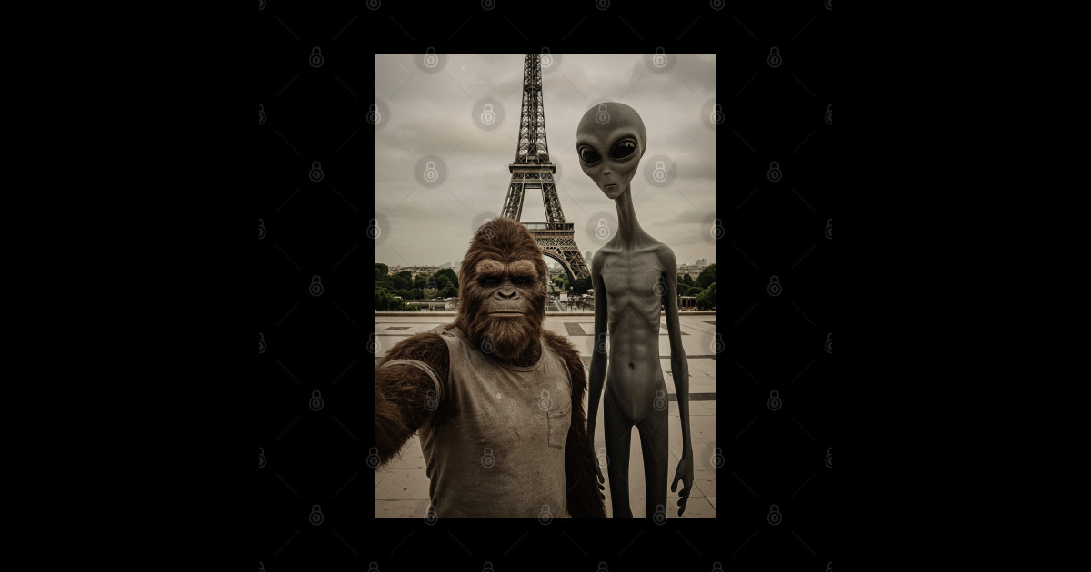 Selfie of Bigfoot and Alien in Paris-Eiffel Tower - Bigfoot And Alien ...