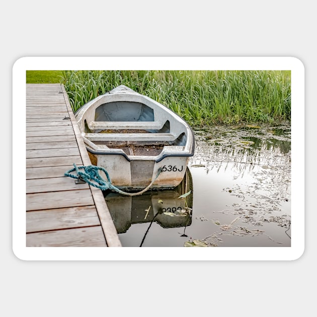 Boat tied to wooden staging on the Norfolk Broads - Small Boat ...