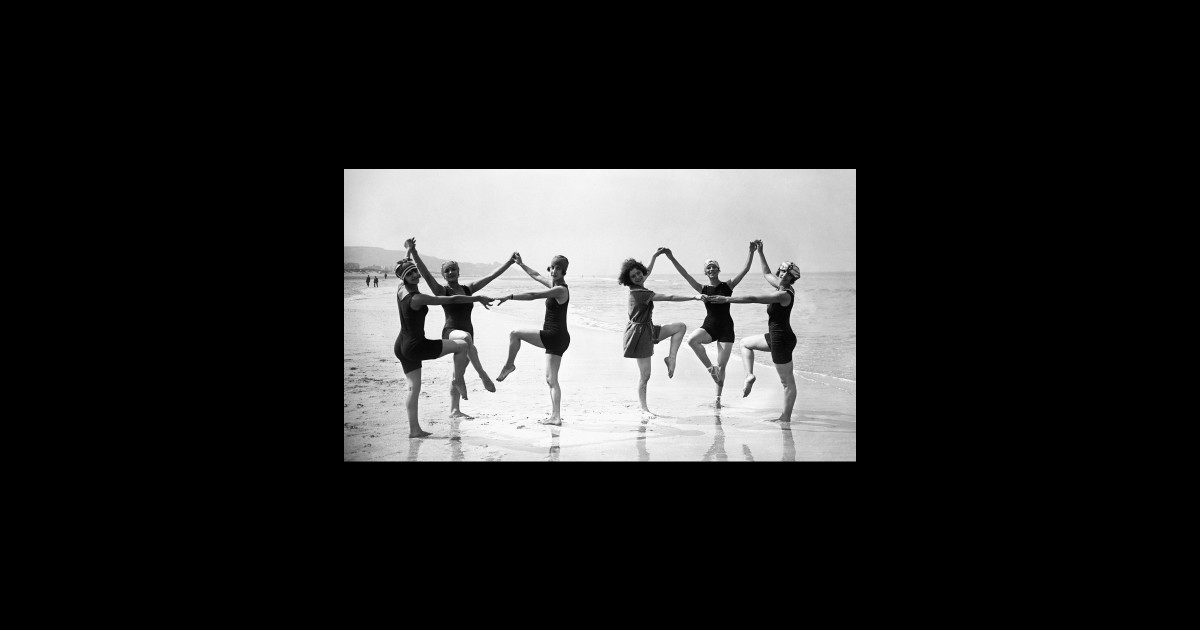 6 Women Dancing on a Beach, France 1922 Photograph - Beach Women ...
