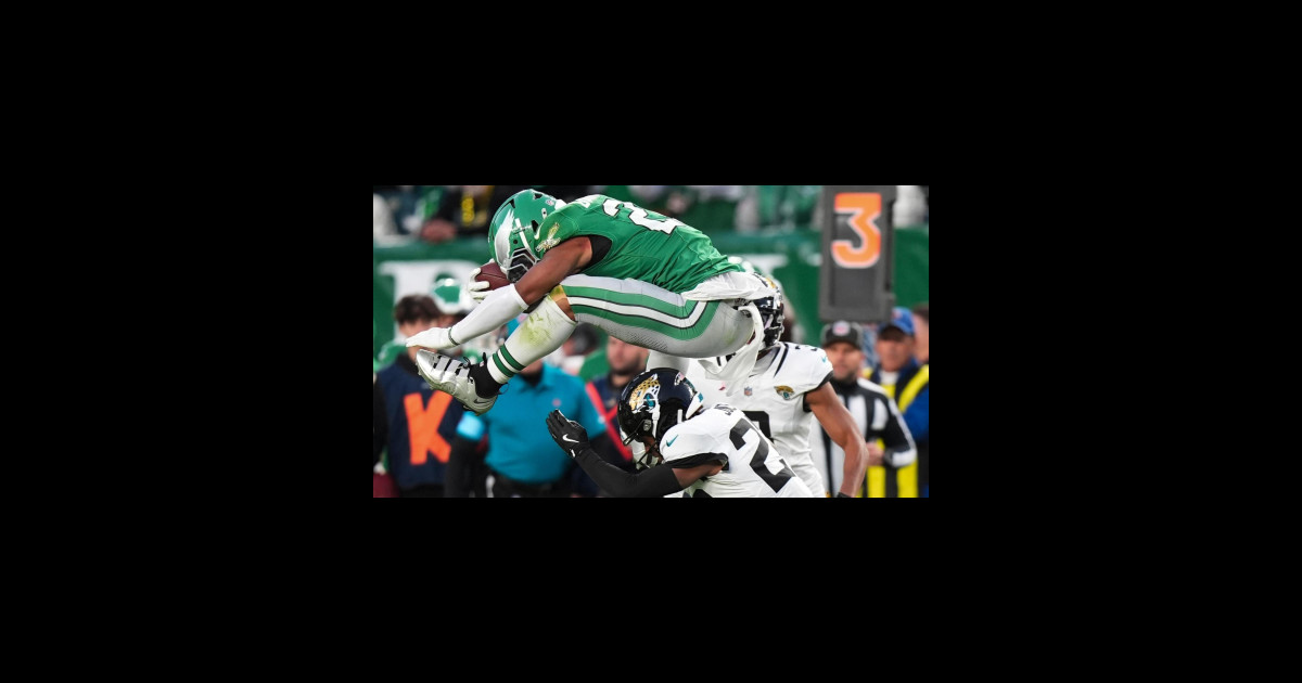 Saquon Barkley Backwards Hurdle Philadelphia Eagles - Nfl - Magnet ...