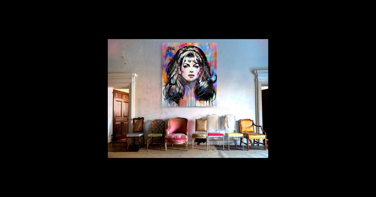 Seek Room - Picture - Sticker | TeePublic